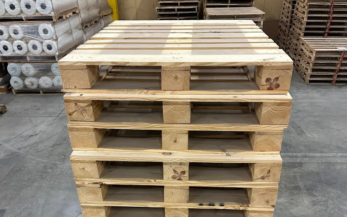Block Pallets | Durable 4 Way Wood Pallets by Millwood - Millwood Inc.